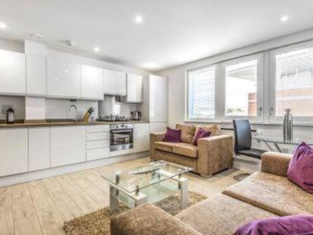 1 Bedrooms Flat for sale in Castle House, Desborough Road, High Wycombe HP11