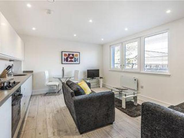 1 Bedrooms Flat for sale in Castle House, Desborough Road, High Wycombe HP11