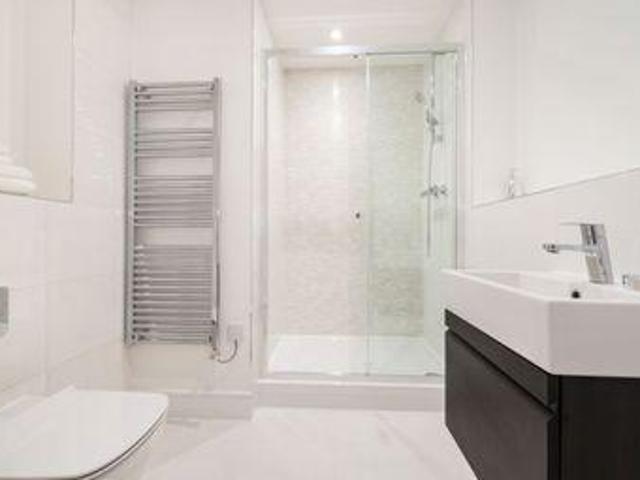 1 Bedrooms Flat for sale in Castle House Desborough Road, High Wycombe HP11
