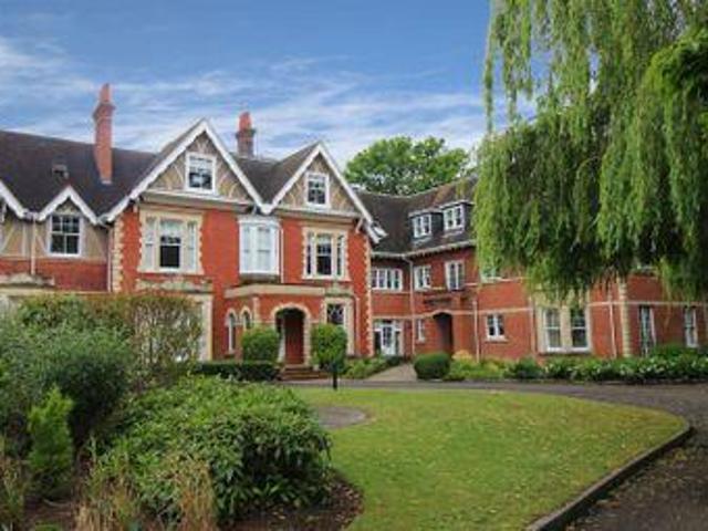 1 Bedrooms Flat for sale in Central Parade, Massetts Road, Horley RH6