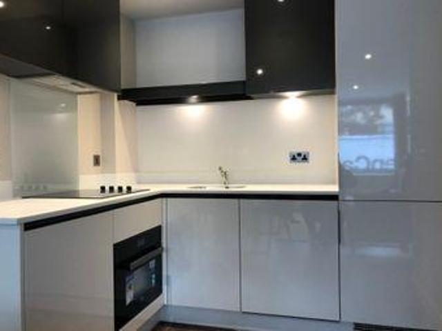 1 Bedrooms Flat for sale in Churchill Place, Basingstoke RG21