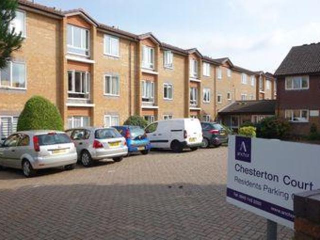 1 Bedrooms Flat for sale in Chesterton Court, Horsham RH13