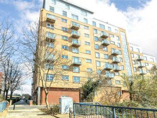 1 Bedrooms Flat for sale in Cherrydown East, Basildon, Essex SS16
