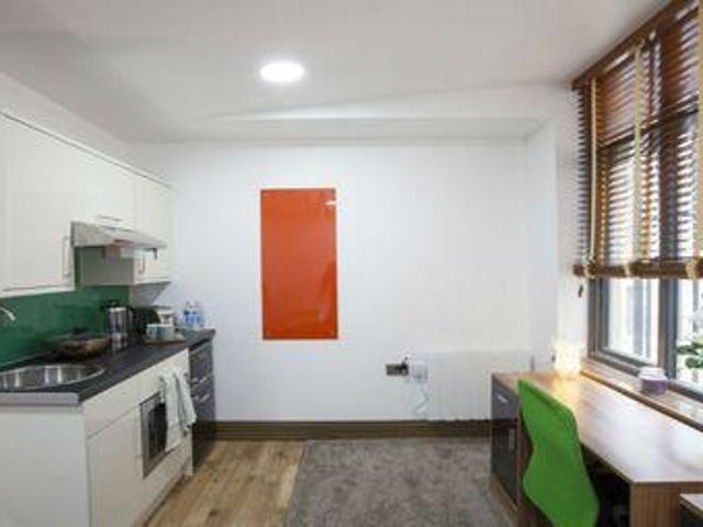 1 Bedrooms Flat for sale in Claremont, Bradford, West Yorkshire BD7