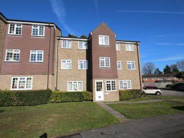 1 Bedrooms Flat for sale in Crofton Close, Bracknell RG12