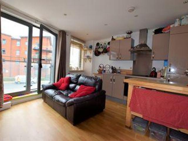 1 Bedrooms Flat for sale in Cross Green Lane, Leeds LS9