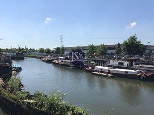 1 Bedrooms Flat for sale in Abbey Road, Barking, Essex IG11
