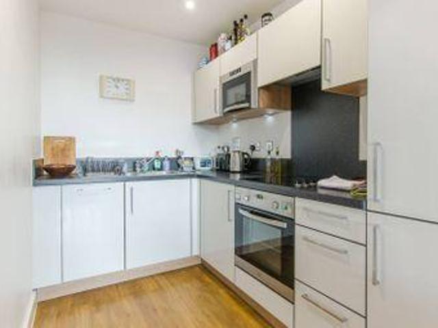 1 Bedrooms Flat for sale in Agnes George Walk, Docklands E16