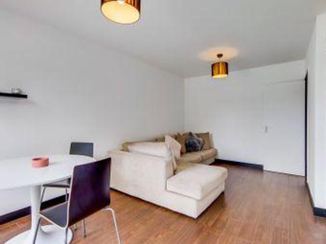 1 Bedrooms Flat for sale in Arnal Crescent, London SW18