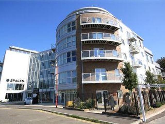 1 Bedrooms Flat for sale in Austen House, Station View, Guildford, Surrey GU1