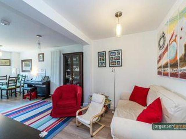 1 Bedrooms Flat for sale in Bourbon Lane, Shepherds Bush, London, UK W12