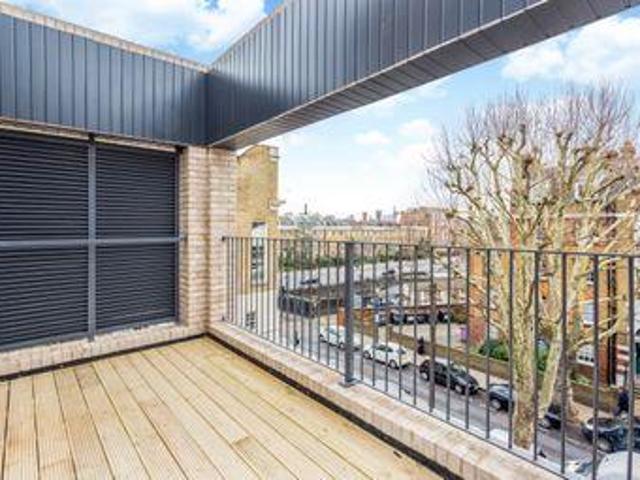 1 Bedrooms Flat for sale in Bow Road, London E3