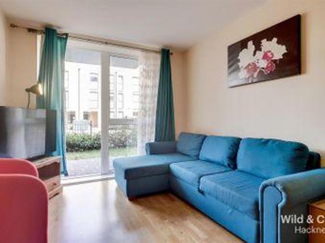 1 Bedrooms Flat for sale in Bathurst Square, London N15