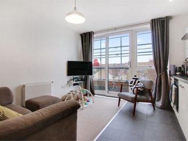 1 Bedrooms Flat for sale in Bank Court, Shernhall Street, London E17