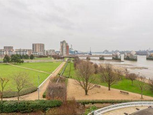 1 Bedrooms Flat for sale in Barrier Point Road, Royal Docks, London E16