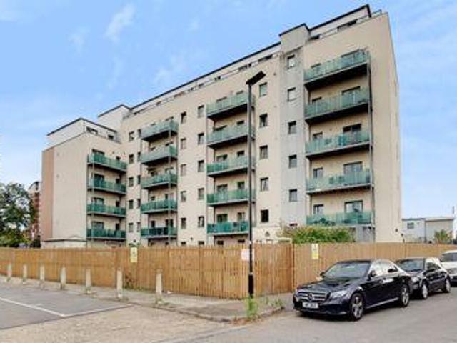 1 Bedrooms Flat for sale in Bellvue Court, Staines Road, Hounslow TW3