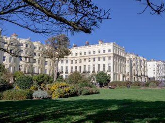 1 Bedrooms Flat for sale in Brunswick Square, Hove BN3