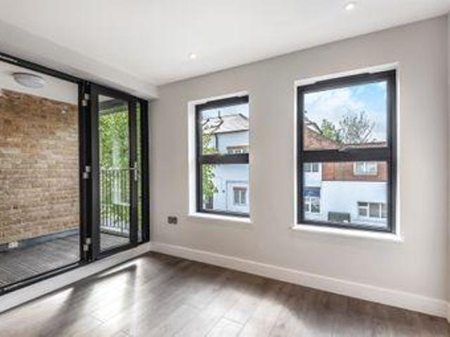 1 Bedrooms Flat for sale in Brighton Road, South Croydon CR2