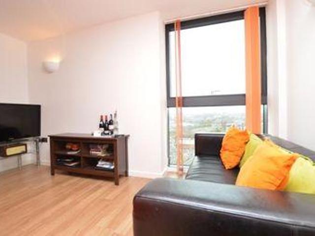 1 Bedrooms Flat for sale in Bridgewater Place, Water Lane, Leeds, West Yorkshire LS11