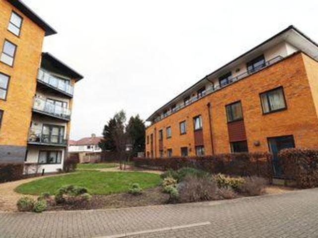 1 Bedrooms Flat for sale in Gateway Court, 5 7 Parham Drive, Ilford, Essex IG2