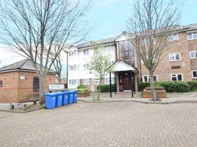 1 Bedrooms Flat for sale in Gleneagles House, St. Andrews, Bracknell, Berkshire RG12