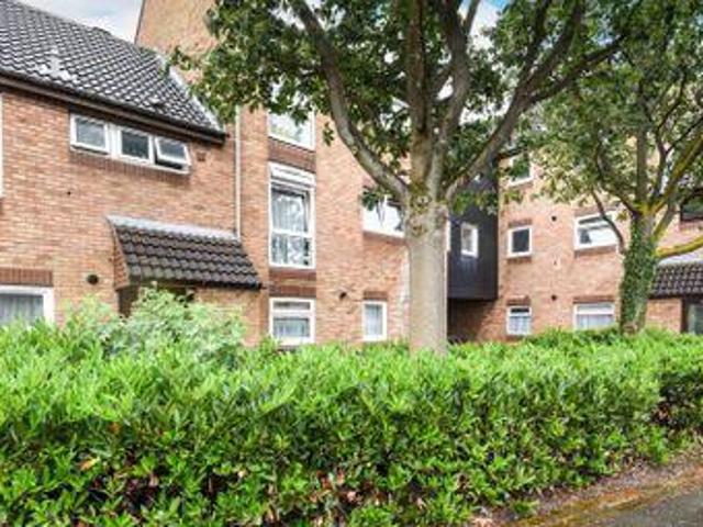1 Bedrooms Flat for sale in Gregory Road, Romford RM6