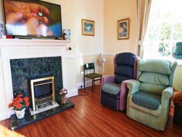 1 Bedrooms Flat for sale in Green Street, Wrexham LL13