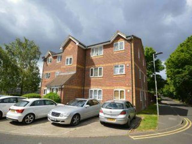 1 Bedrooms Flat for sale in Greenslade Road, Barking, Essex IG11
