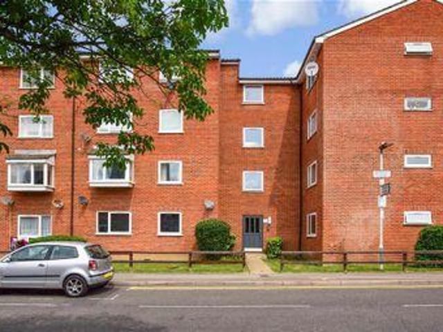 1 Bedrooms Flat for sale in Gurney Close, Barking, Essex IG11