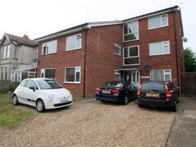 1 Bedrooms Flat for sale in Gwendoline Court, Woodthorpe Road, Ashford, Surrey TW15