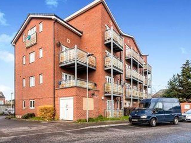 1 Bedrooms Flat for sale in Dagenham, Essex. RM10