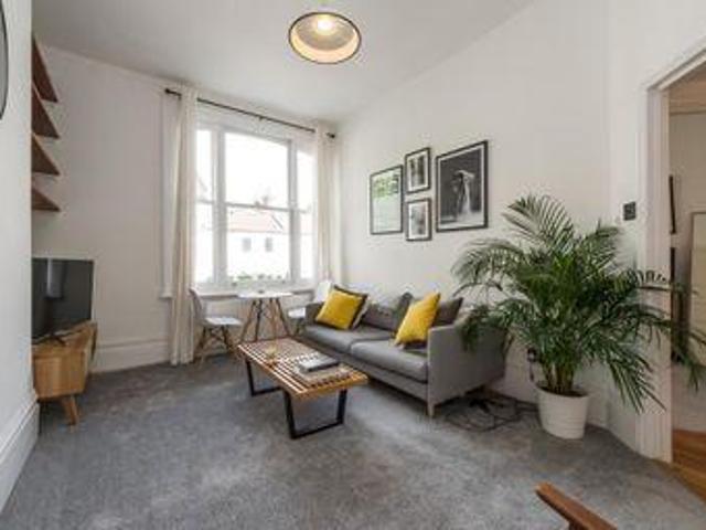 1 Bedrooms Flat for sale in Devonport Road, Shepherds Bush, London W12