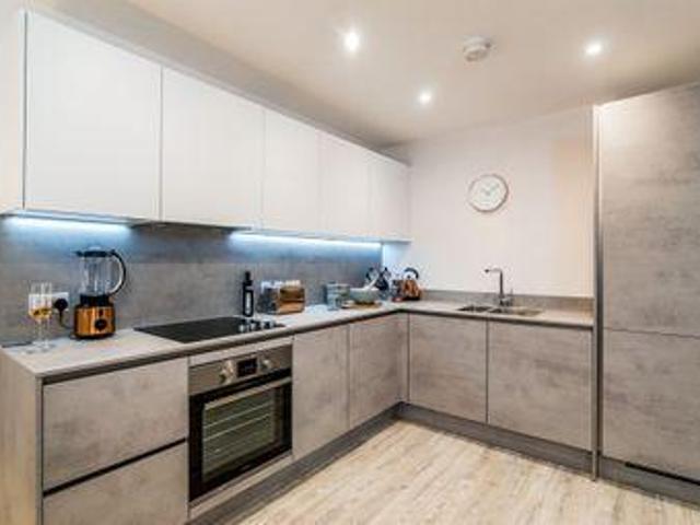1 Bedrooms Flat for sale in Desborough Road, High Wycombe HP11
