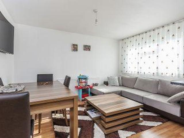 1 Bedrooms Flat for sale in Duncan Court, Green Lanes, Enfield, London. N21