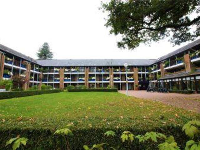 1 Bedrooms Flat for sale in Emmbrook Court, Reading, Berkshire RG6