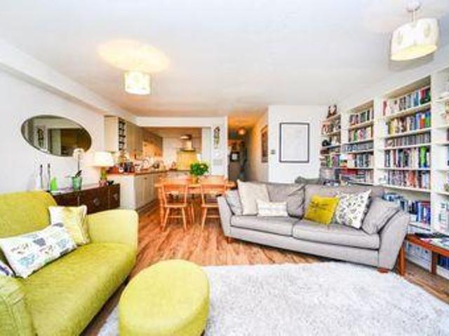 1 Bedrooms Flat for sale in Eleanor Close, Lewes, East Sussex BN7