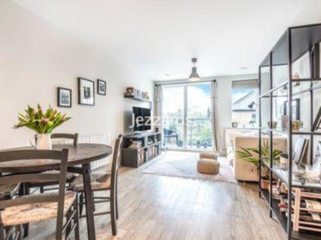 1 Bedrooms Flat for sale in Ellerton Road, Surbiton KT6