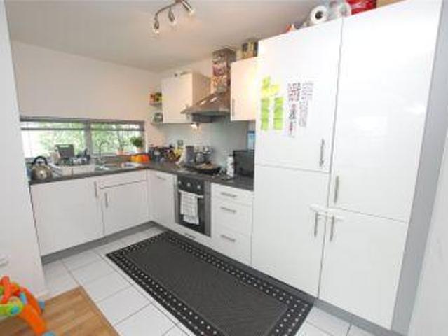 1 Bedrooms Flat for sale in Exon Apartments, Mercury Gardens, Romford RM1