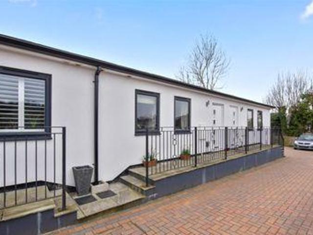 1 Bedrooms Flat for sale in Foxwell House, 60 Priory Road, Reigate, Surrey RH2