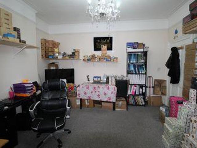 1 Bedrooms Flat for sale in Felbrigge Road, Seven Kings, Essex IG3