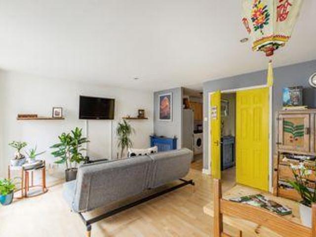 1 Bedrooms Flat for sale in Fishguard Way, London E16