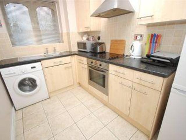 1 Bedrooms Flat for sale in Frazer Close, Romford RM1