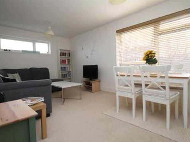 1 Bedrooms Flat for sale in Hogarth House, Sutton Grove, Sutton SM1