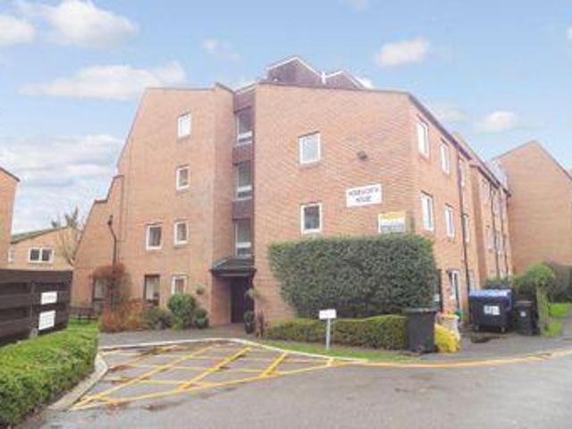 1 Bedrooms Flat for sale in Homeworth House, Woking GU22