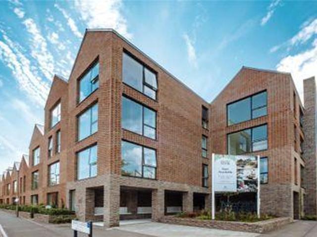 1 Bedrooms Flat for sale in Horsell GU21