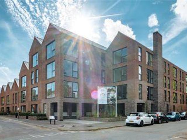 1 Bedrooms Flat for sale in Horsell GU21