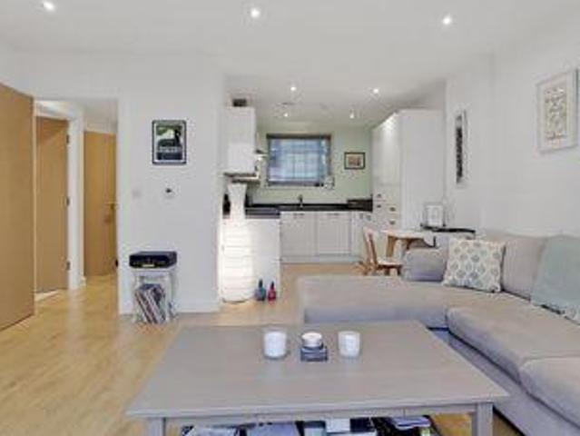 1 Bedrooms Flat for sale in Hambling Court, 42 Southampton Way, London SE5