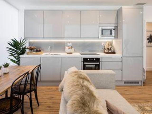 1 Bedrooms Flat for sale in Hanger Lane, Ealing, London W5