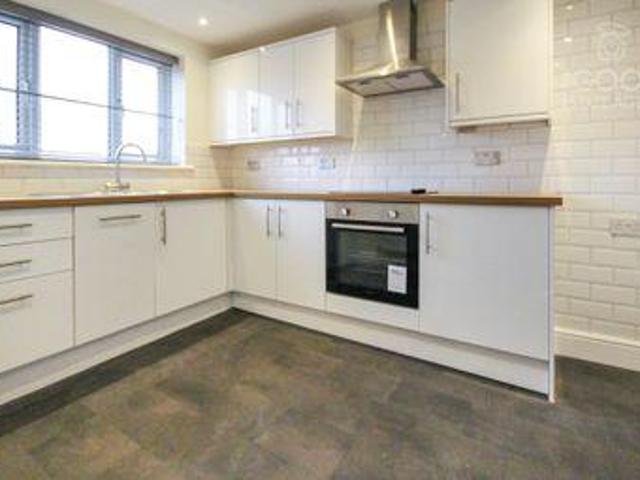 1 Bedrooms Flat for sale in Harbourer Road, Ilford IG6