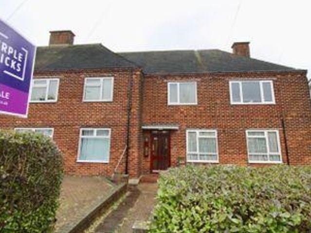 1 Bedrooms Flat for sale in Harbourer Road, Ilford IG6